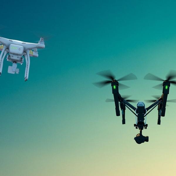 Operatore di Camera Drone per riprese aeree professionali